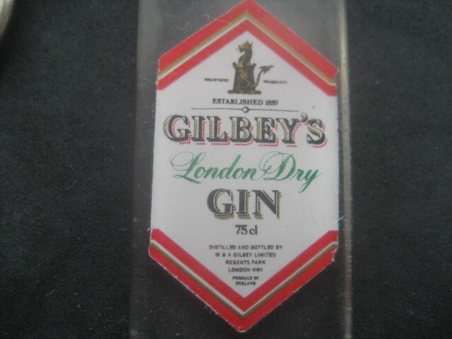 GIN GILBEY'S GIN DRINKS KEYCHAIN | eBay