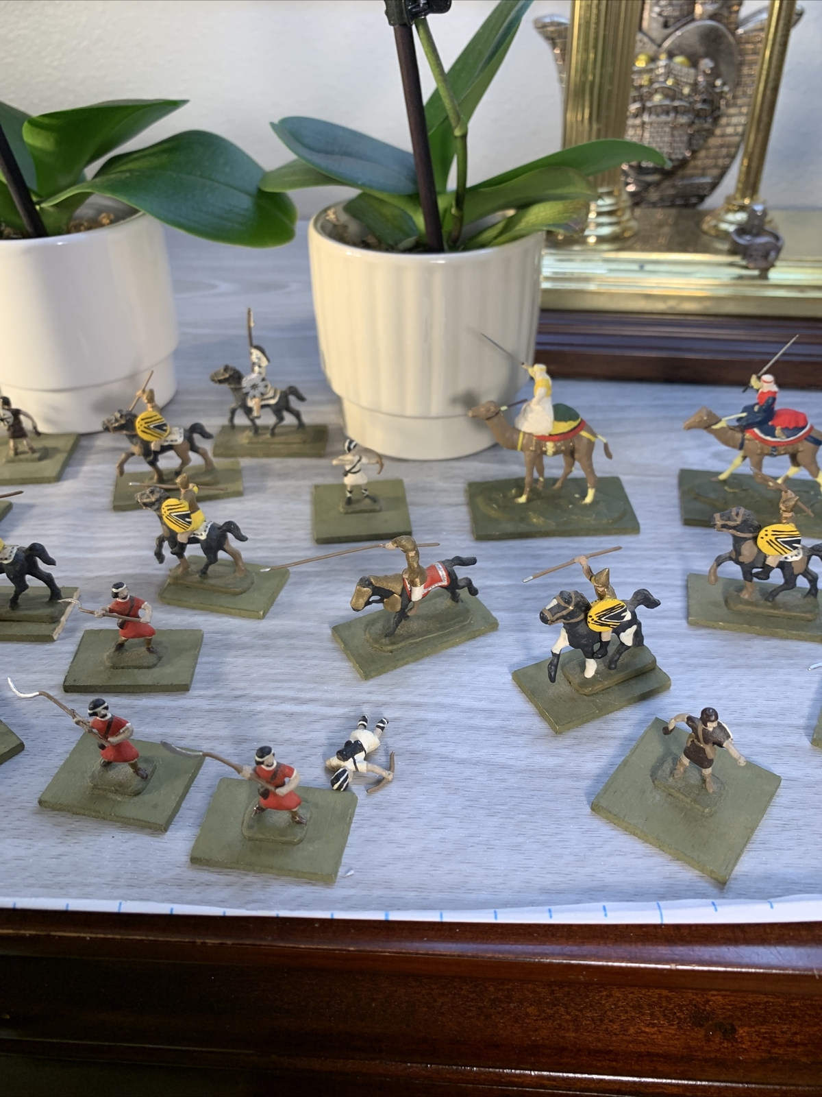 Vintage Huge Lot Of 41 Medieval Knight Soldiers Warrior Battle Figures ...