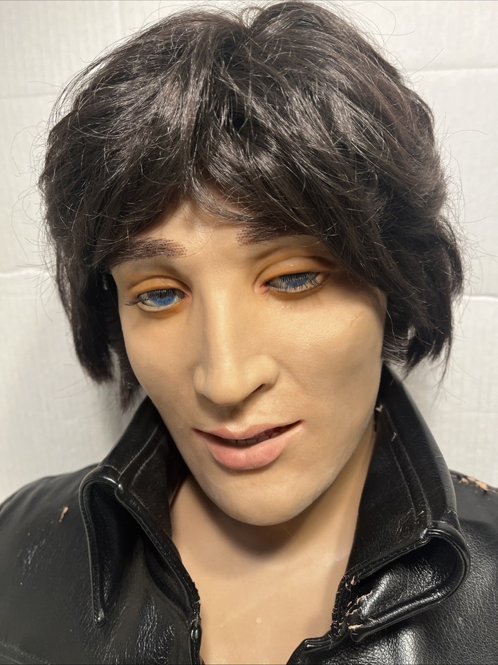 Elvis Presley Lifesize - Singing & Talking Animatronic Robot Statue ...
