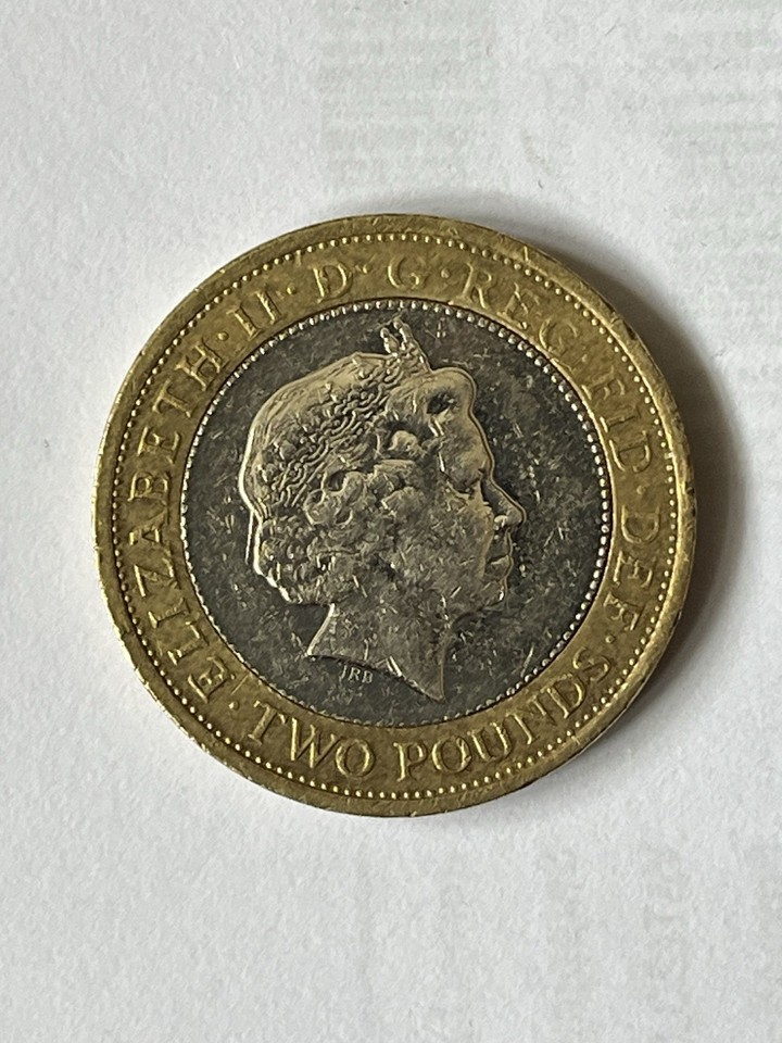 London Underground Train Two Pound Coin 2013. Circulated. ERROR Metal ...