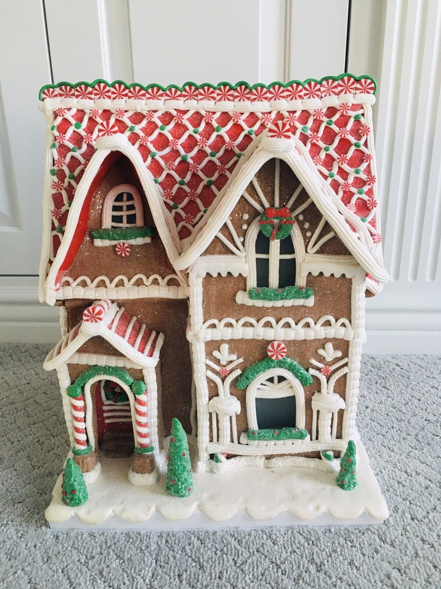 10 Amazing Gingerbread Houses