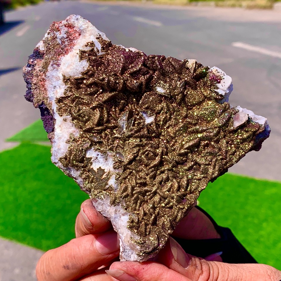 281G Natural and beautiful colored limonite ore mineral specimen/DaYe ...