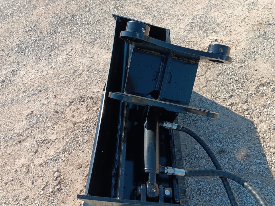 New Mini Excavator 35' Hyd Tilt Ditching , Clean out Bucket ,45mm Pin ...