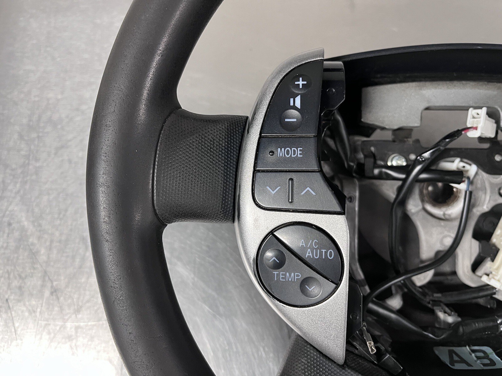2004-2009 Toyota Prius Steering Wheel with Switch Controls | eBay