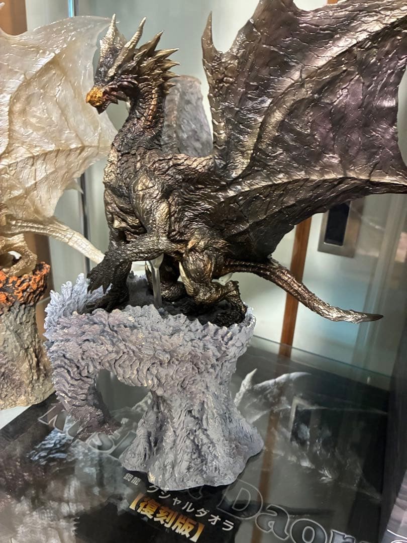 Kushala Daora Figure 20cm Plastic Silver Brown Rock Base Reprint | eBay