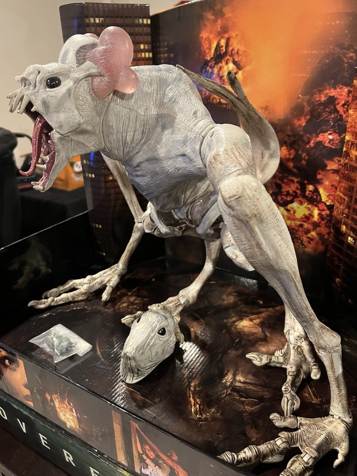 Hasbro Cloverfield Monster 14" Action Figure Signature Series | eBay