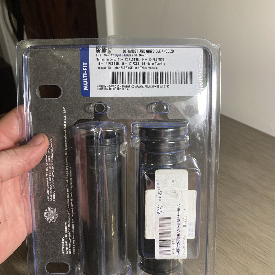 Harley Davidson Motorcycles OEM Hand Grips Defiance 56100157 Black | eBay