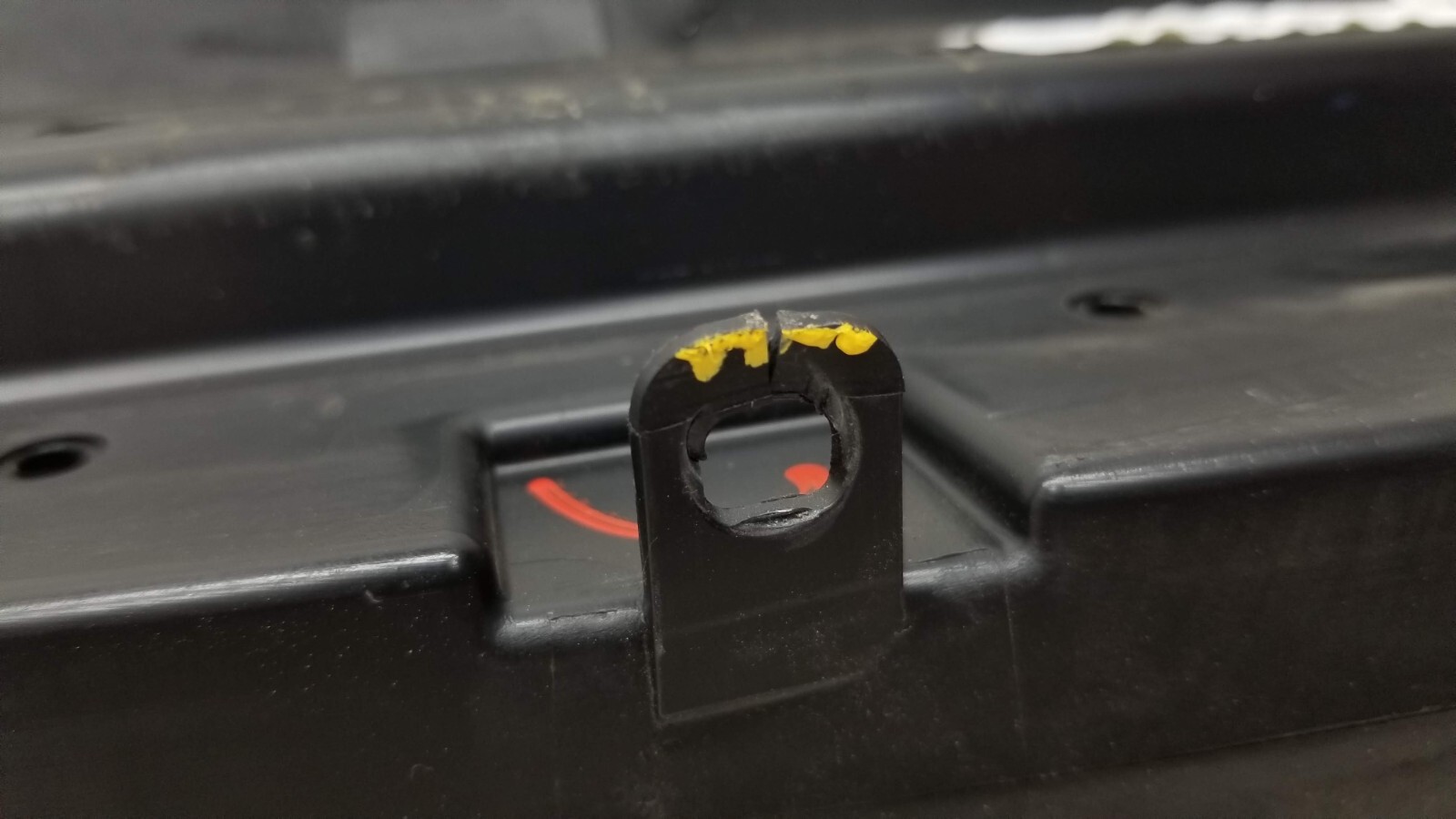 2018 - 2020 BUICK ENCLAVE GENUINE RADIATOR AIR BAFFLE 84342309 / ...