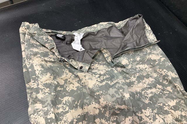 GENUINE US ARMY WET WEATHER TROUSERS. ACU CAMO MEDIUM-REGULAR SIZE ...