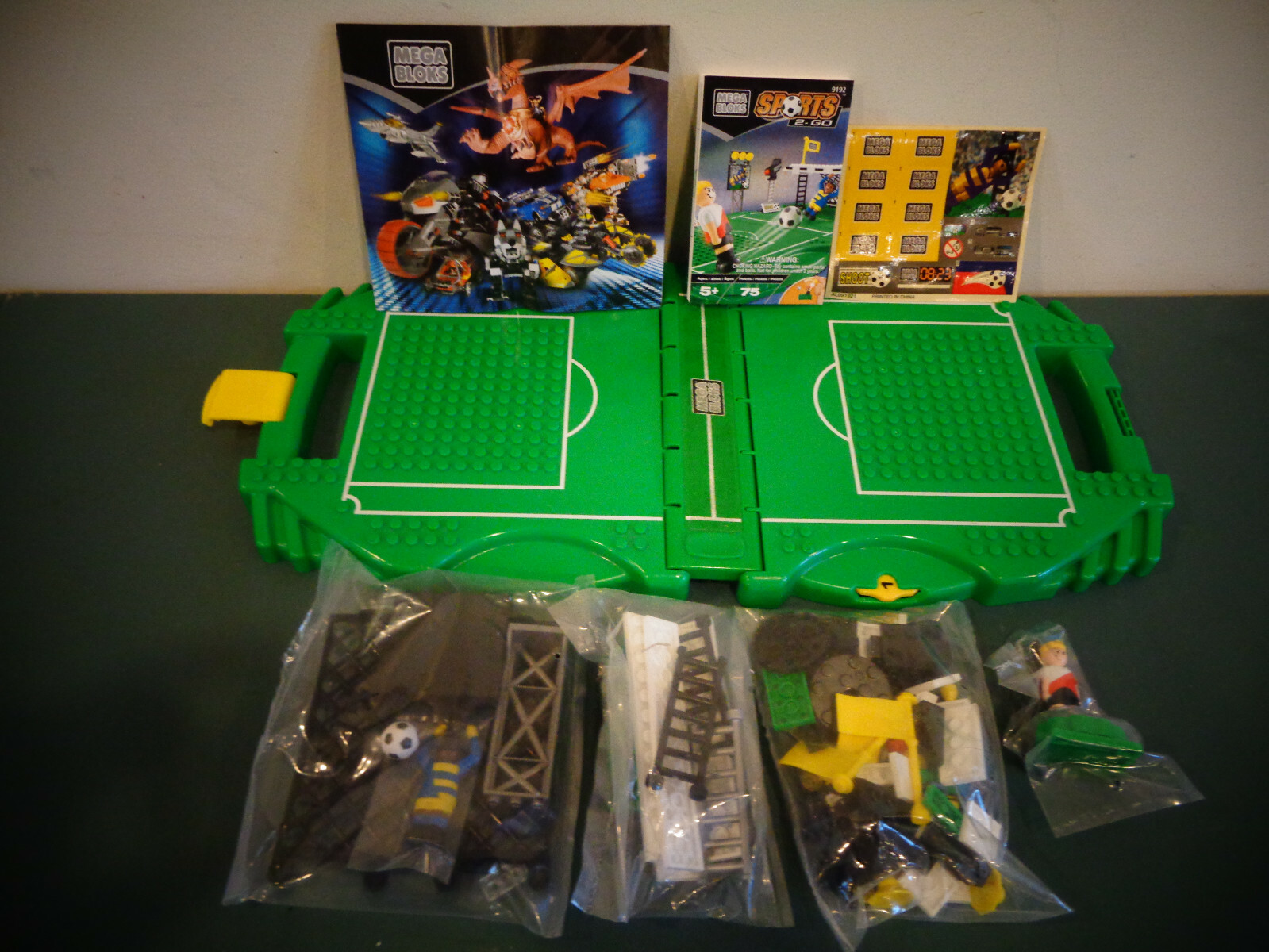 2001 RITVIK MEGA BLOKS SPORTS 2 GO SOCCER NEW IN FIELD CARRY CASE #9192 ...