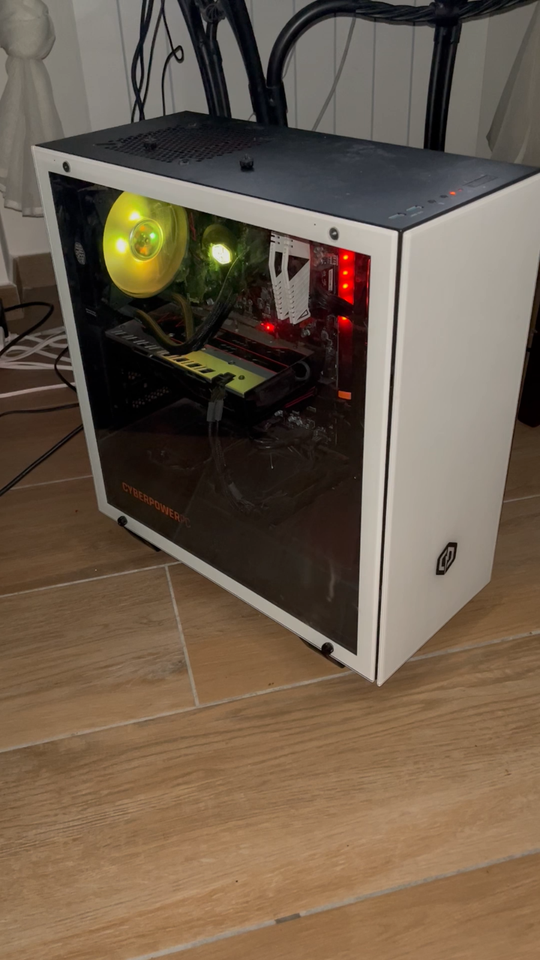 Used White CyberPower Gaming PC Runs smoothly and can run up to 240+FPS ...