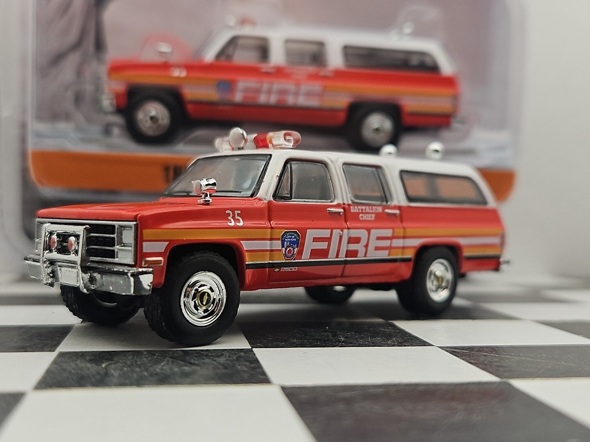 GreenLight 1:64 First Responders - 1991 GMC Suburban - NYC EMS (City O