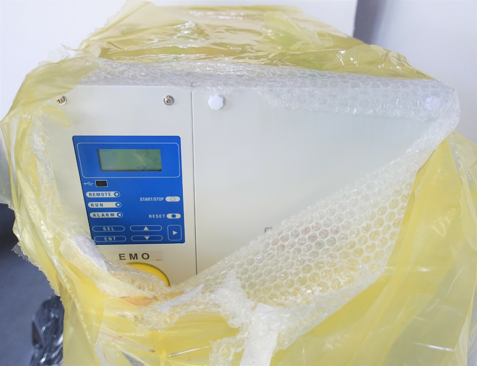 SMC INR-498-012E-X028 THERMO CHILLER AMAT 0190-60669 H2000 EG/DI HEAT ...