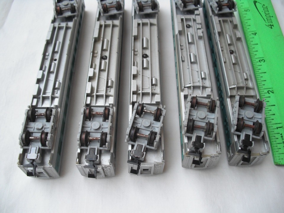 Lot of 5 Trix Corrugated side Coach Passenger Cars, Penn Central PC, N ...