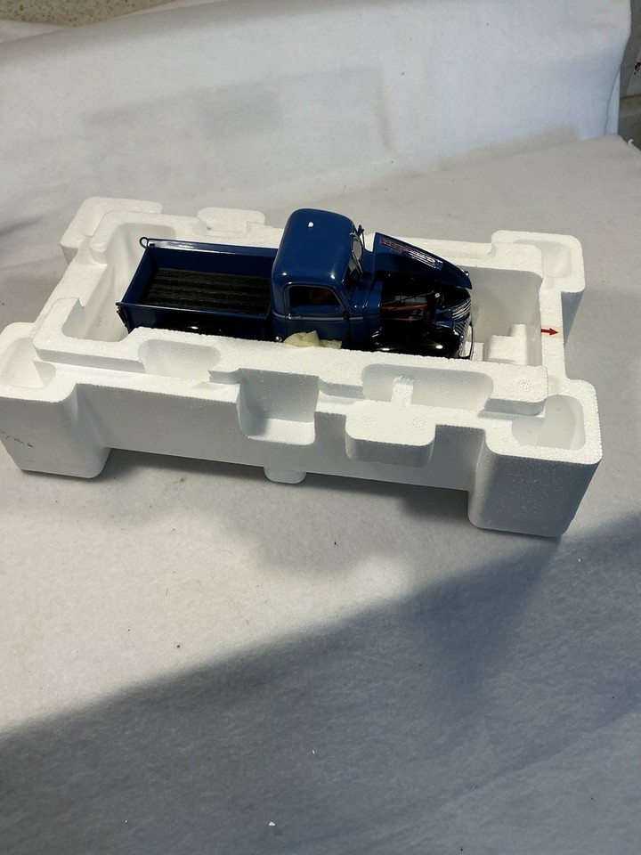 Danbury Mint Lot Of 2 1941 Chevrolet Pick Up & 1931 Chevrolet Roadster | eBay