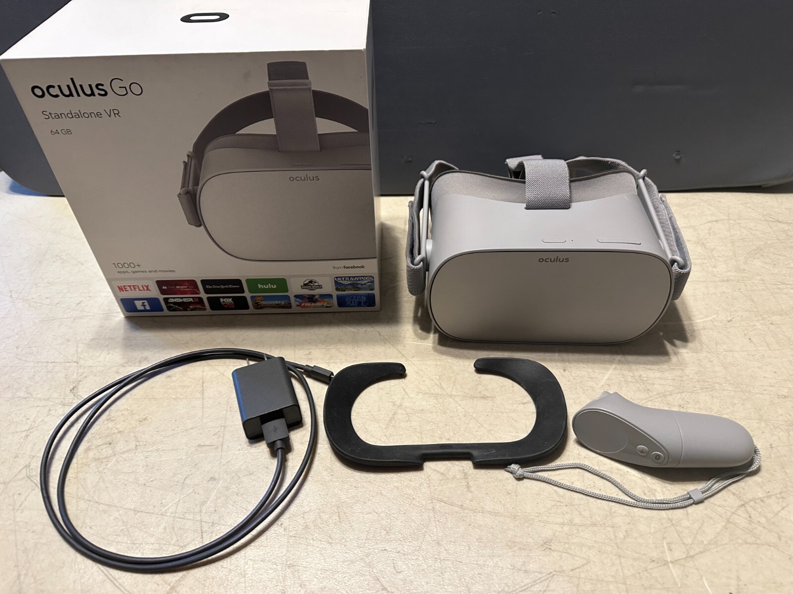 Oculus Go Standalone 64GB VR Grey Headset & Controller w/ Box - Tested