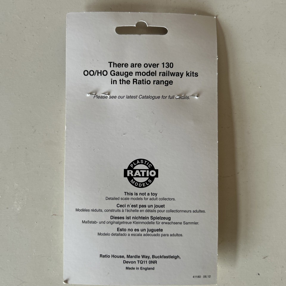Unpainted Ratio Plastic Models OO/HO Gauge Pallets, Sacks and Barrels ...