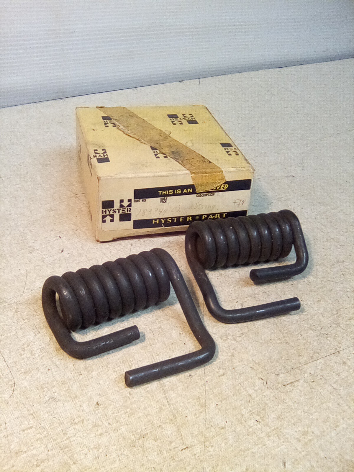 Lot Of 2 Hyster 18374402 Springs | eBay