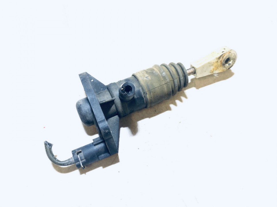 8e1721401 006236025000 Master clutch cylinder for Volkswagen Pass ...