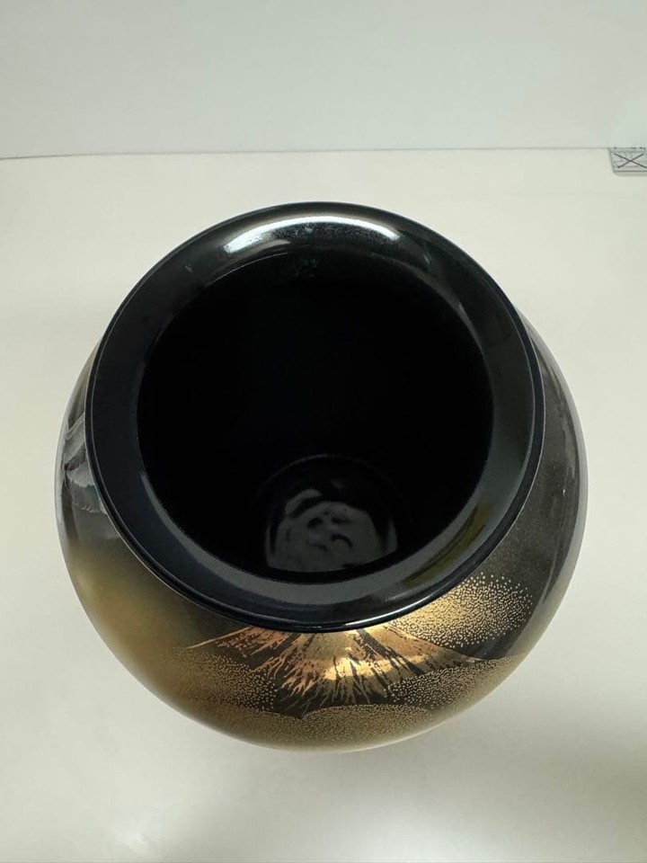 Kutani ware No. 8 tenmoku vase gold-colored grove of trees and cranes ...