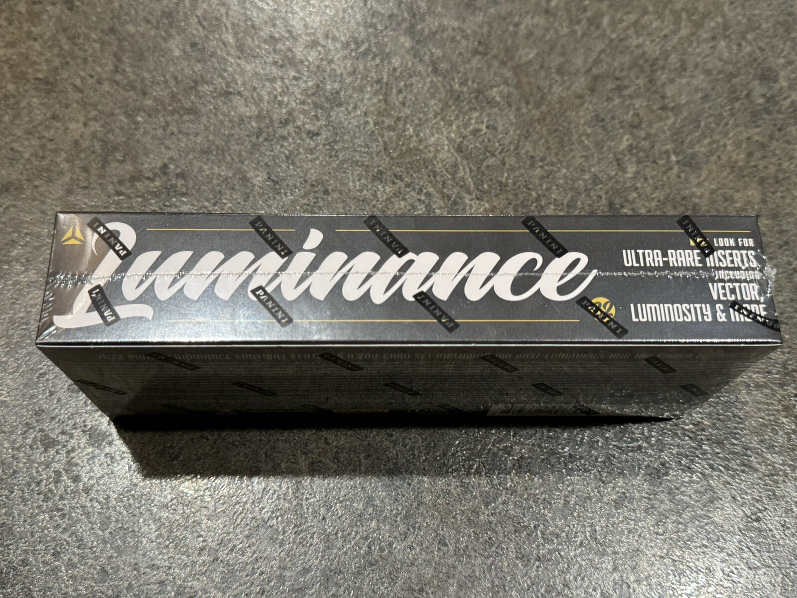 Panini 2022 Luminance Football Hobby Box (4 Packs per Box, 10 Cards per ...