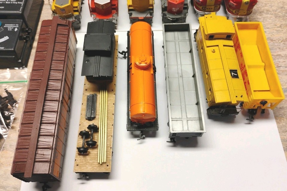 Train Set HO Scale Engines, Cars, Tracks, Tyco Controls Vintage | eBay