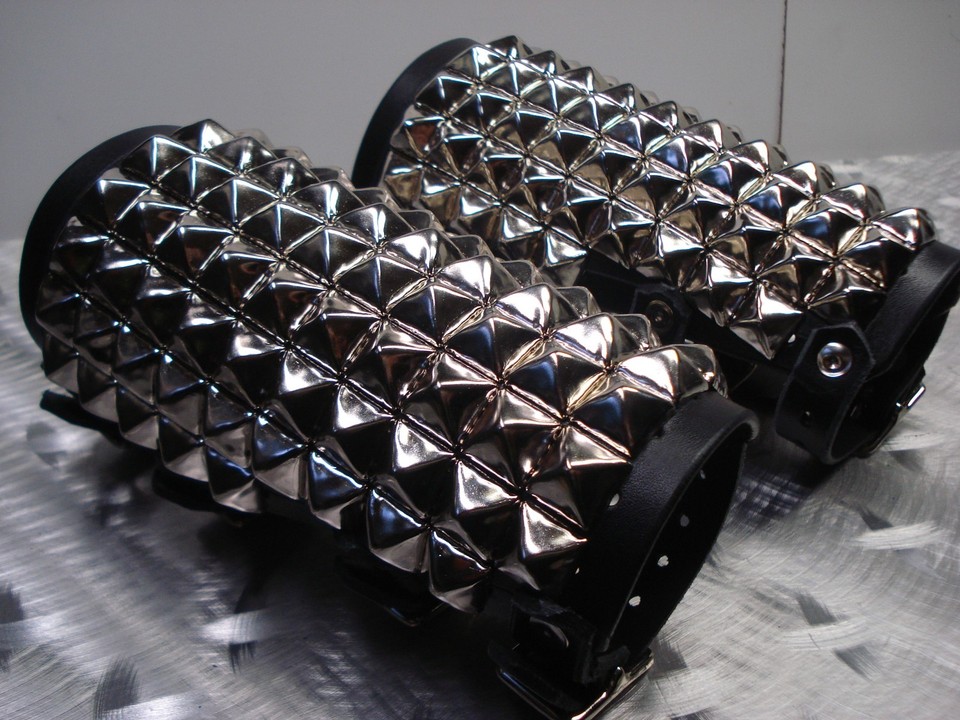 UNISEX STUDDED LEATHER GAUNTLET.THRASH METAL...(MDLG0096)......DEMONA ...