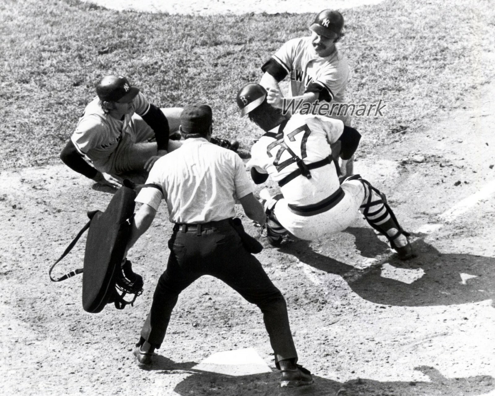 MLB Carlton Fisk Red Sox Thurman Munson Yankees Collision 8 X 10 Photo ...