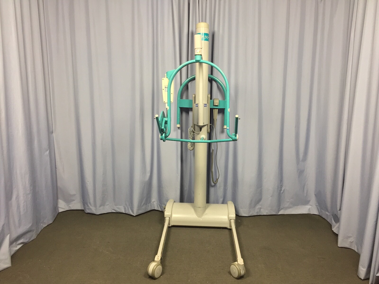 Arjo Tempo Vertical Hydraulic Patient Lift Hoist Aid w Power Pivot ...