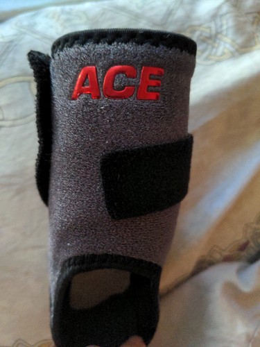 ACE Brand Deluxe Ankle Brace, Adjustable, Quick Lace Strapping System ...