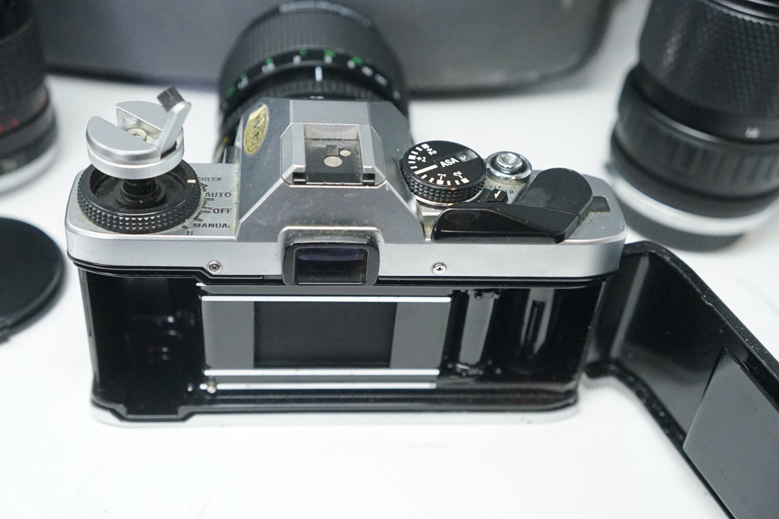 OLYMPUS OM20 OM-20 SLR FILM CAMERA WITH OLYMPUS 35-70mm 75-150mm 135mm ...