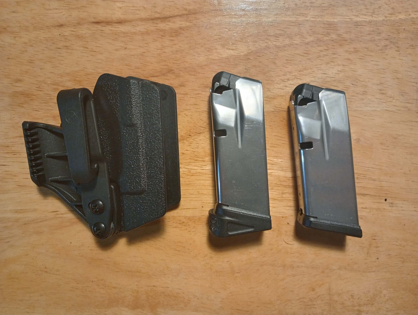 Springfield Armory lot of 2 - 10 rd 9mm Magazines + CCW Holster ...