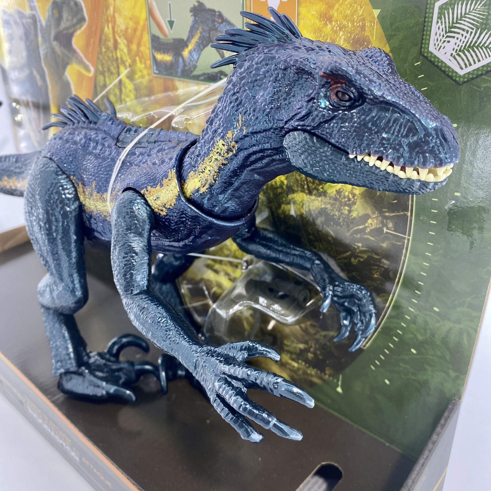 Jurassic World Indoraptor Track 'N Attack Dino Tracker Dinosaur NEW ...