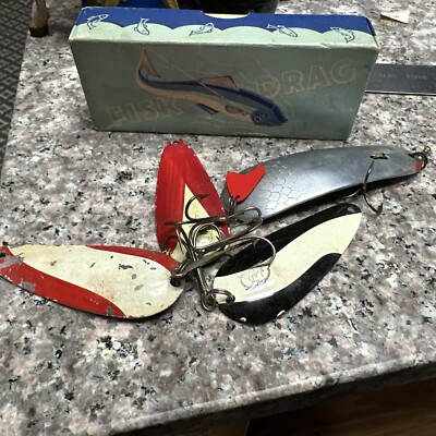 4 DAREDEVIL FISHING LUREs W/DEVIL ON FRONT, 2 Plain, & Fisk Drag Box ...