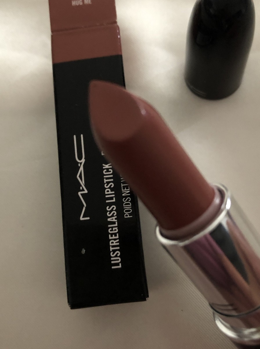Mac Lipstick Hug Me