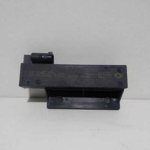 68068148AA Antenne pour JEEP GRAND CHEROKEE (WK) 6.4 V8 HEMI SRT 2013 ...