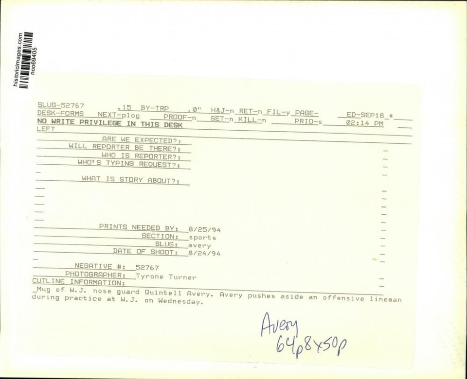 1994 Press Photo Quintell Avery pushes aside Football Player during ...