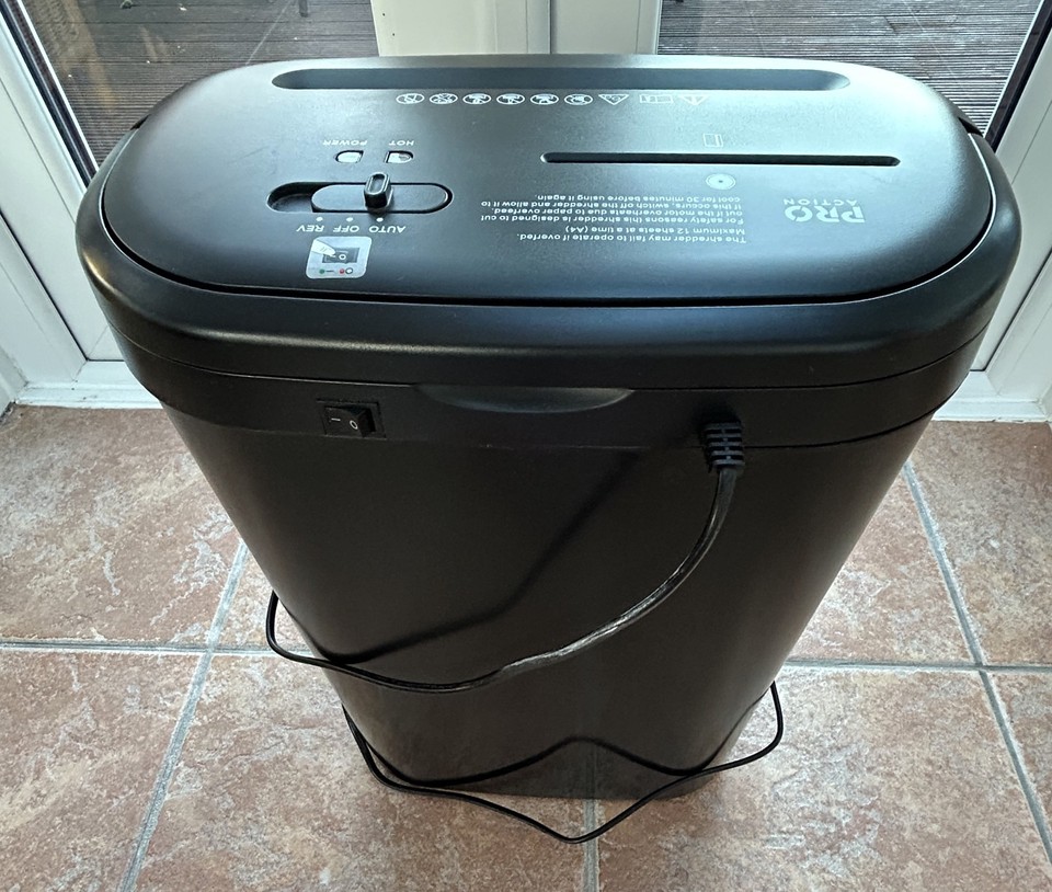 ProAction 12 Sheet Cross Cut Shredder 25L Bin - Paper Card CD - Read ...