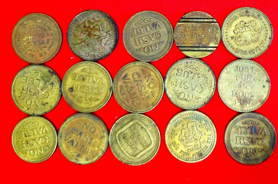 MIXED LOT OF 15 VINTAGE COLLECTIBLE - NO CASH VALUE TOKENS | eBay