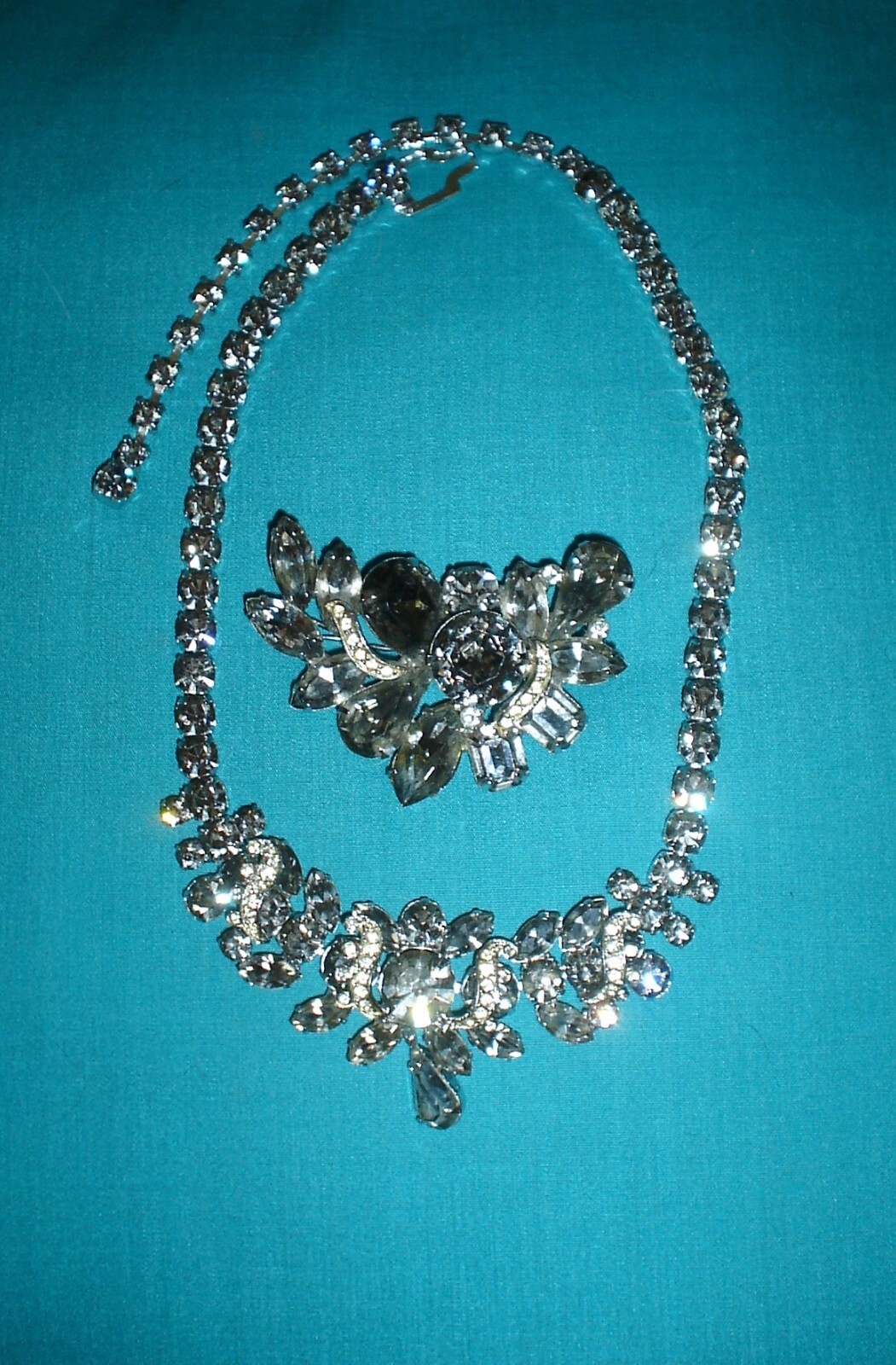 Rare, Vintage WEISS Gray Smoke Rhinestone Necklace an… - Gem
