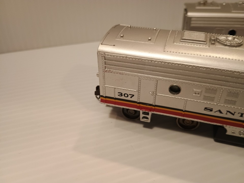 Bachmann/Etc. HO Scale Santa Fe Diesel Locomotive #307 Metal Lot | eBay