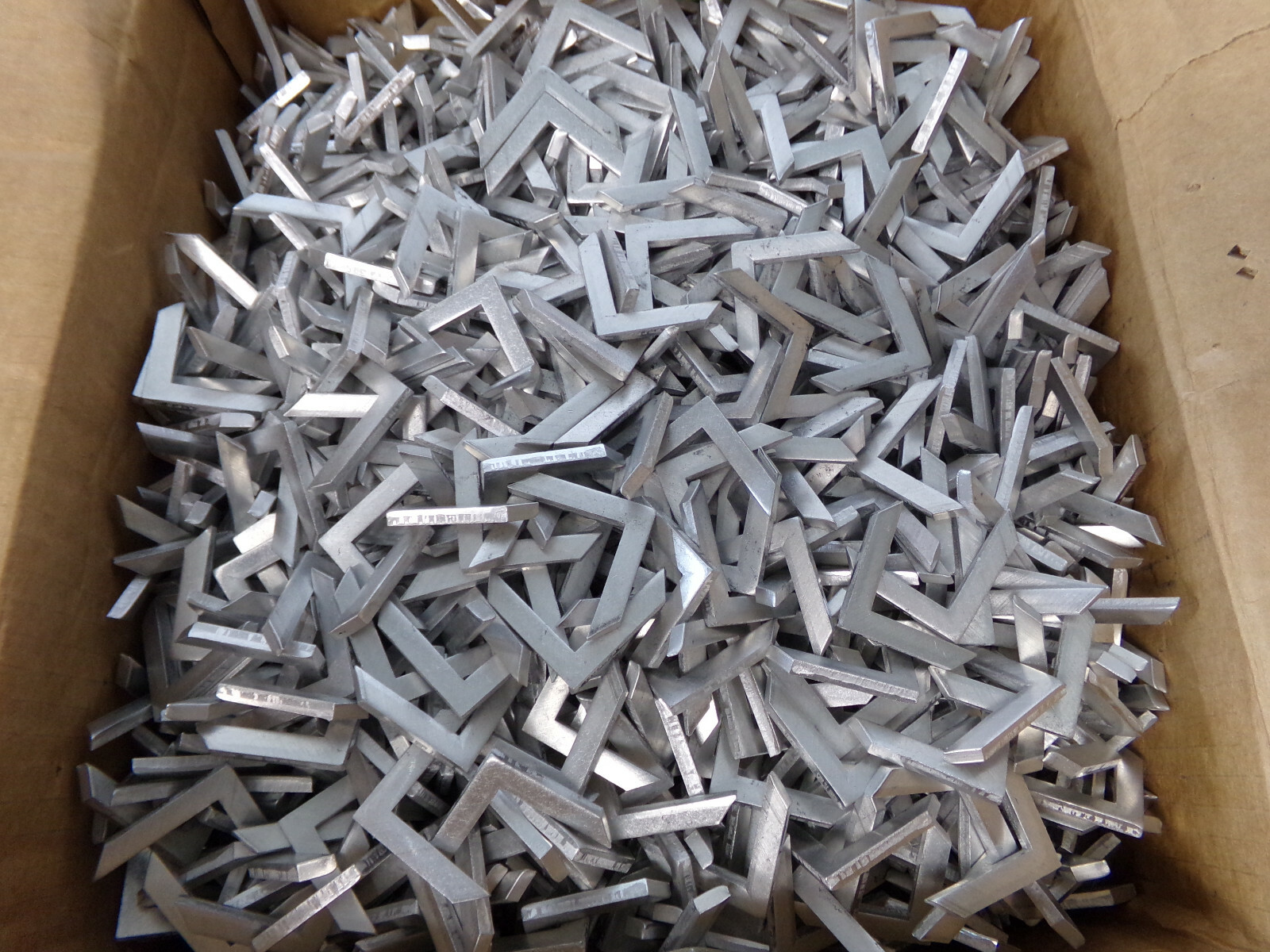 HYGRADE 3/16" x 5/16" Aluminum Corner Key CK190x300x2.0 (Box of 3000 ...