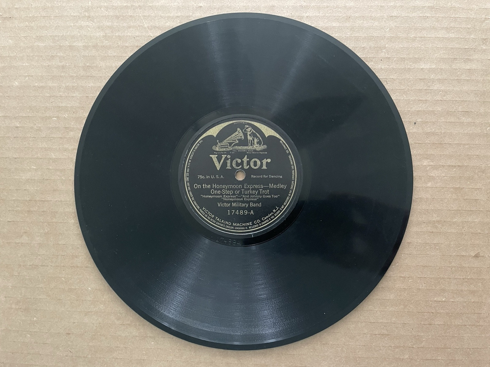 VICTOR Record 78 rpm 17489 MILITARY BAND On Honeymoon Express / JUNK ...