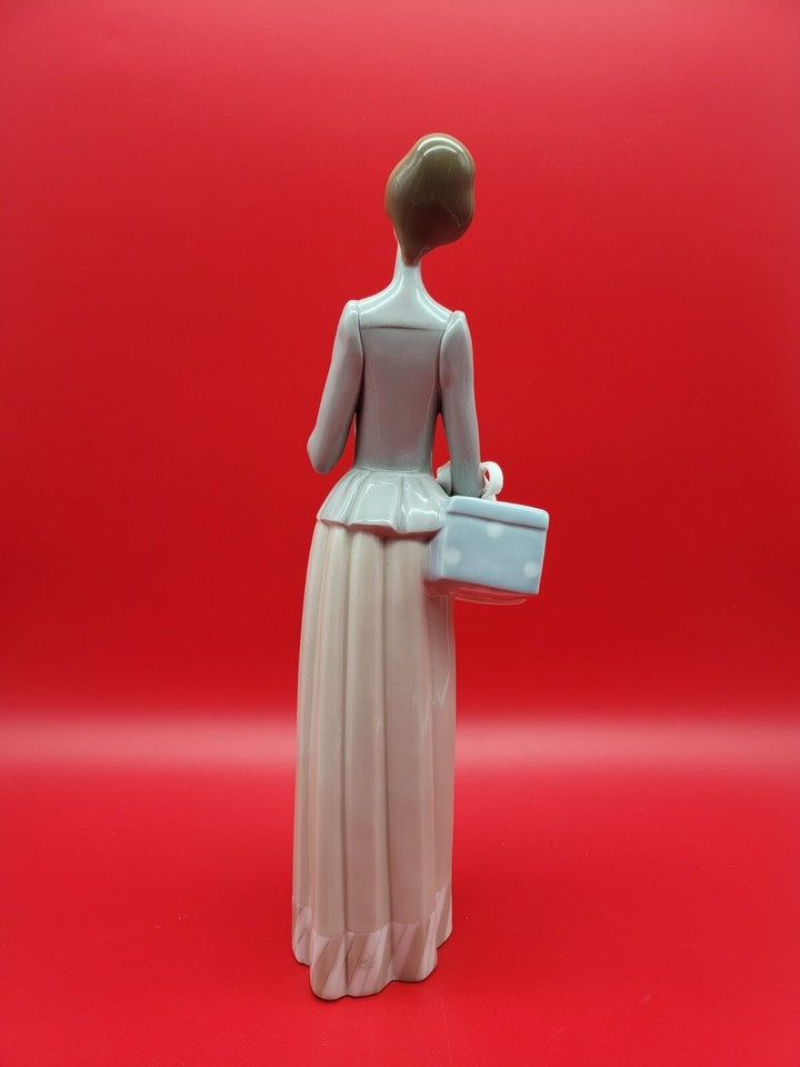 Lladro. 4700. THE DRESSMAKER. Collectible Vintage Figure | eBay