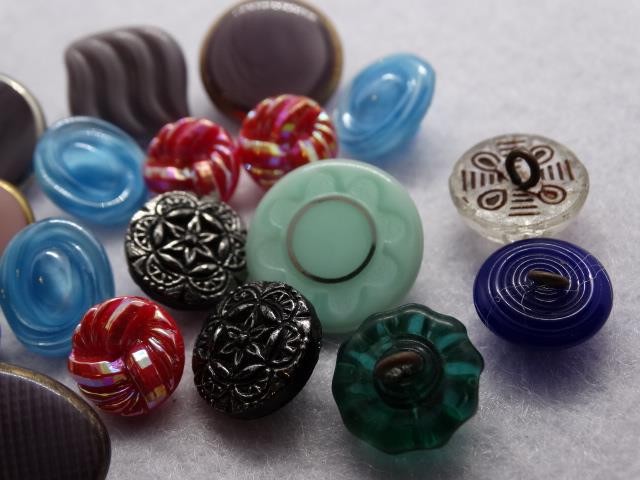 GORGEOUS ANTIQUE & VINTAGE CZECH GLASS BUTTONS Charm String French Silk ...