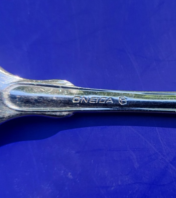 Oneida CLASSIC SHELL Heirloom Stainless CUBE Heirloom Silverware CHOICE ...