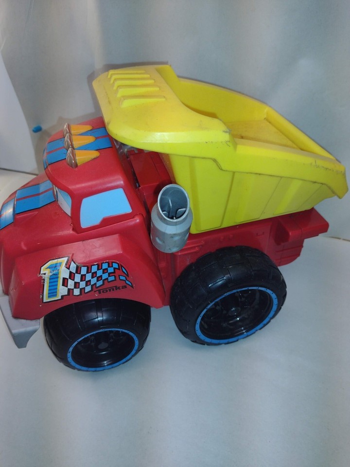 Tonka Chuck & Friends Rumblin Chuck Interactive Tumblin Talking Dump ...