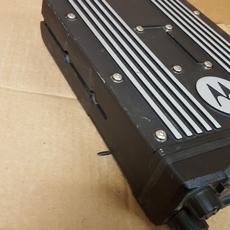 Motorola APX6500 Mobile Radio w/ O5 Control Head & Mic HMN1090C (Powers ...