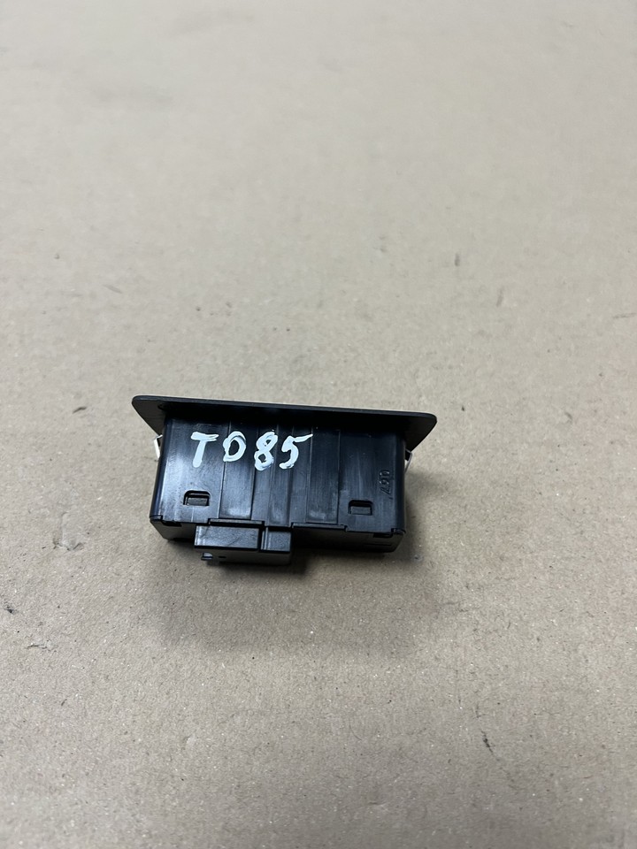 BMW X1 F48 2017 Tailgate Open Switch 9275121 61319275121 61319162645 ...