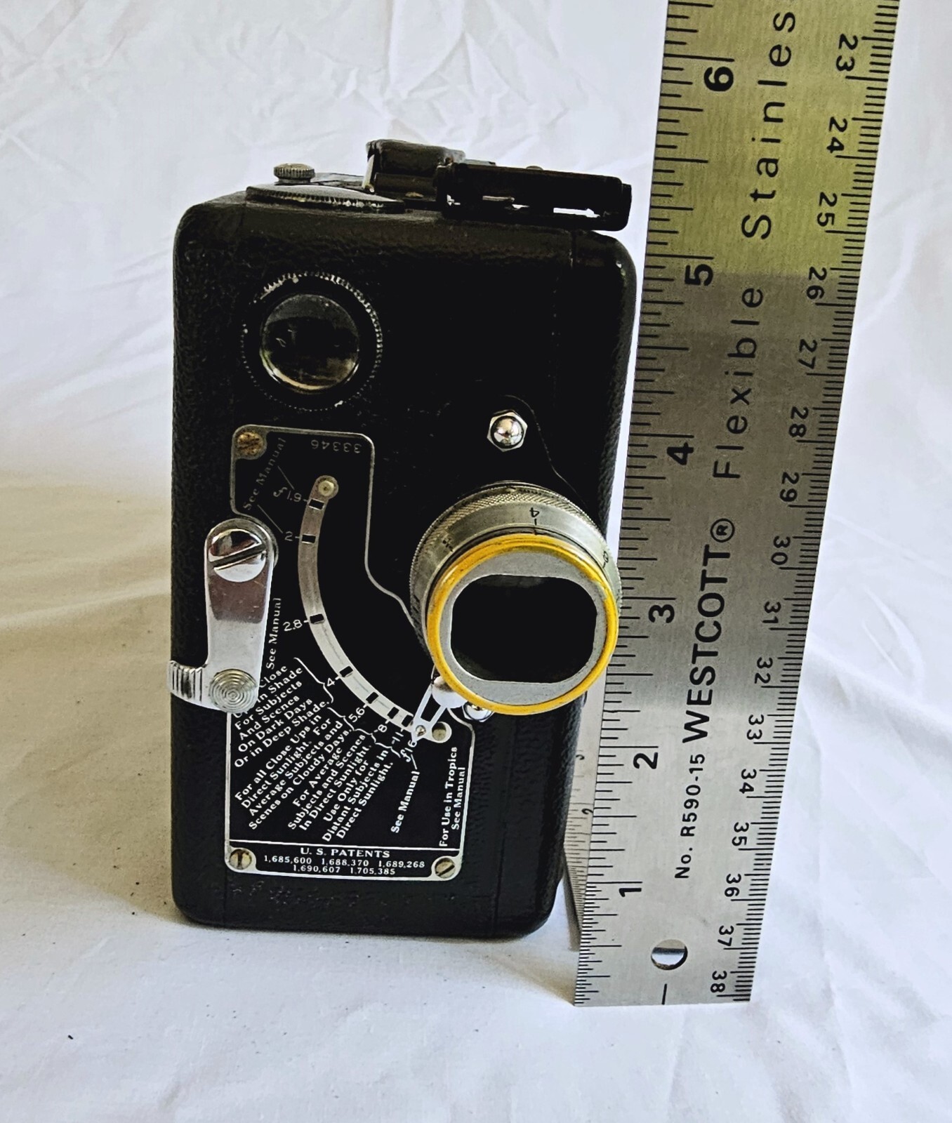 ANTIQUE MOVIE CAMERA 1930- NICE LOOKIN AND CONDITION - CLEAN WIND WORK ...